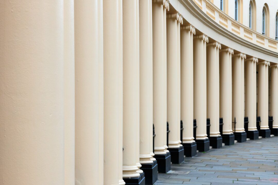 The Resurgence of Arches and Curves in Architecture and Interior Design